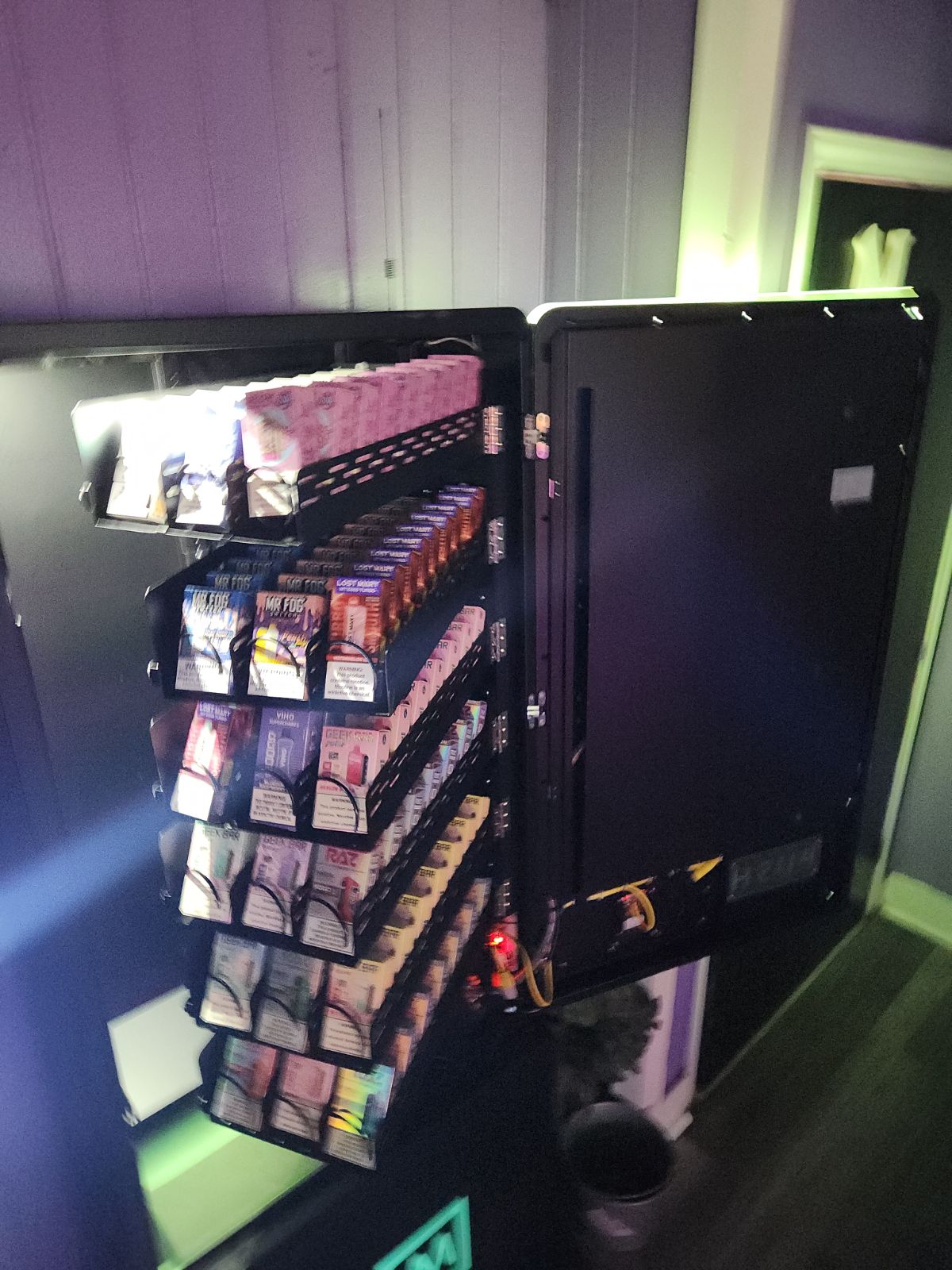 The 18-Aisle Touchscreen VTM Vape Tower Vending Machine